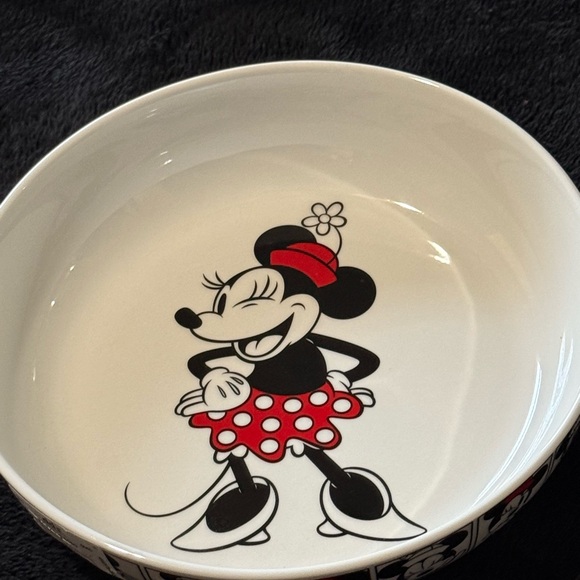 Disney | Dining | Disney Red And Black Minnie Mouse Dinnerware Bowl ...